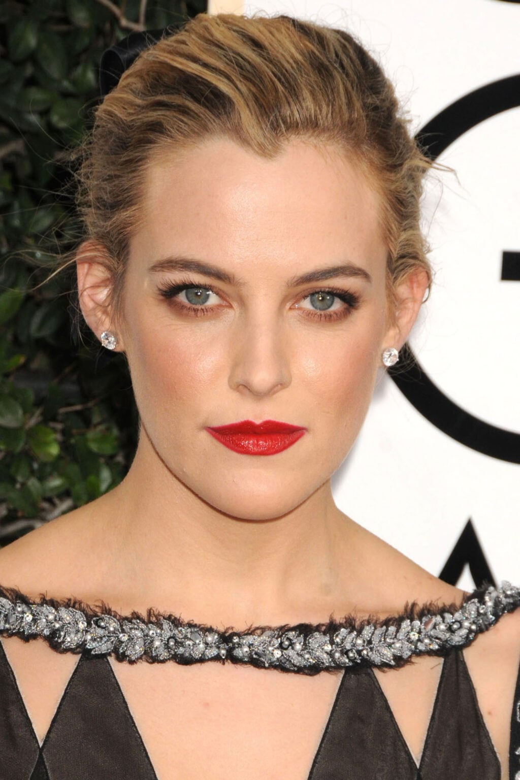 What Is My Face Shape? A Guide to All 8 Types